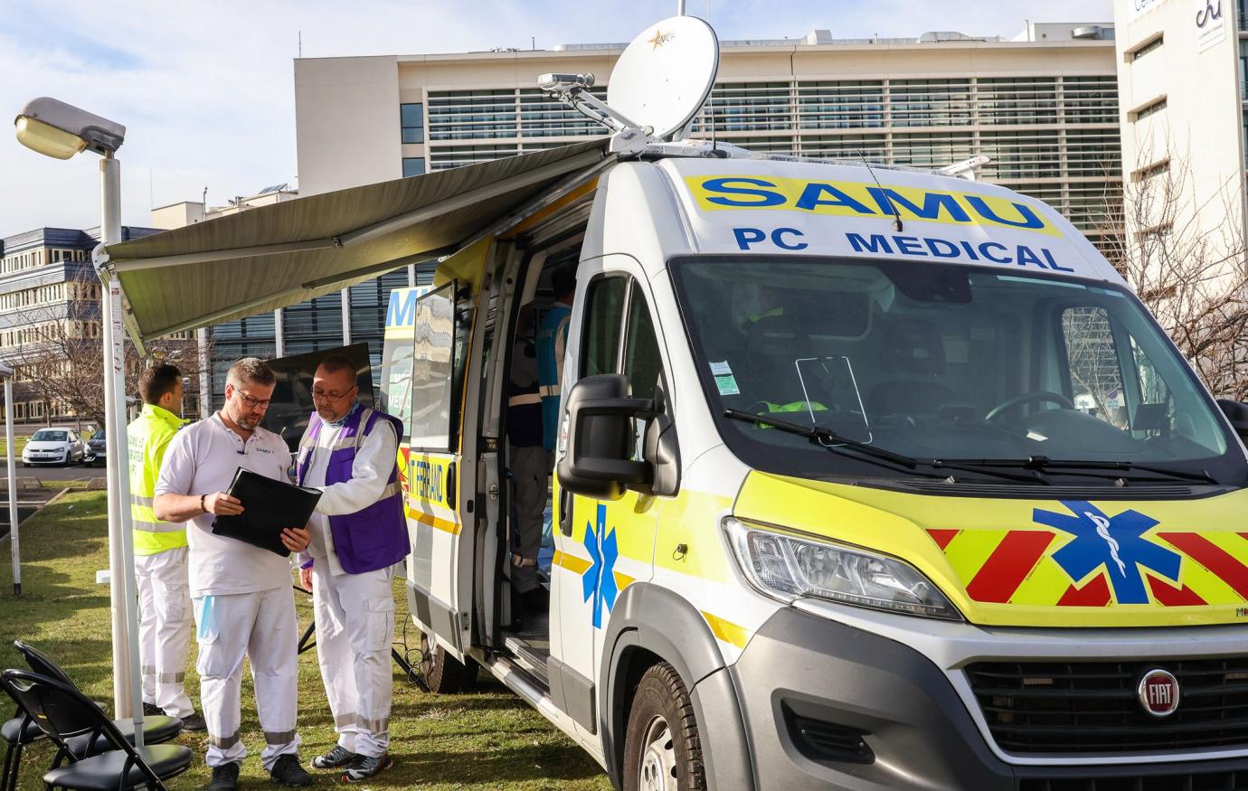 Véhicule poste de commandement | SAMU | CHU clermont-ferrand